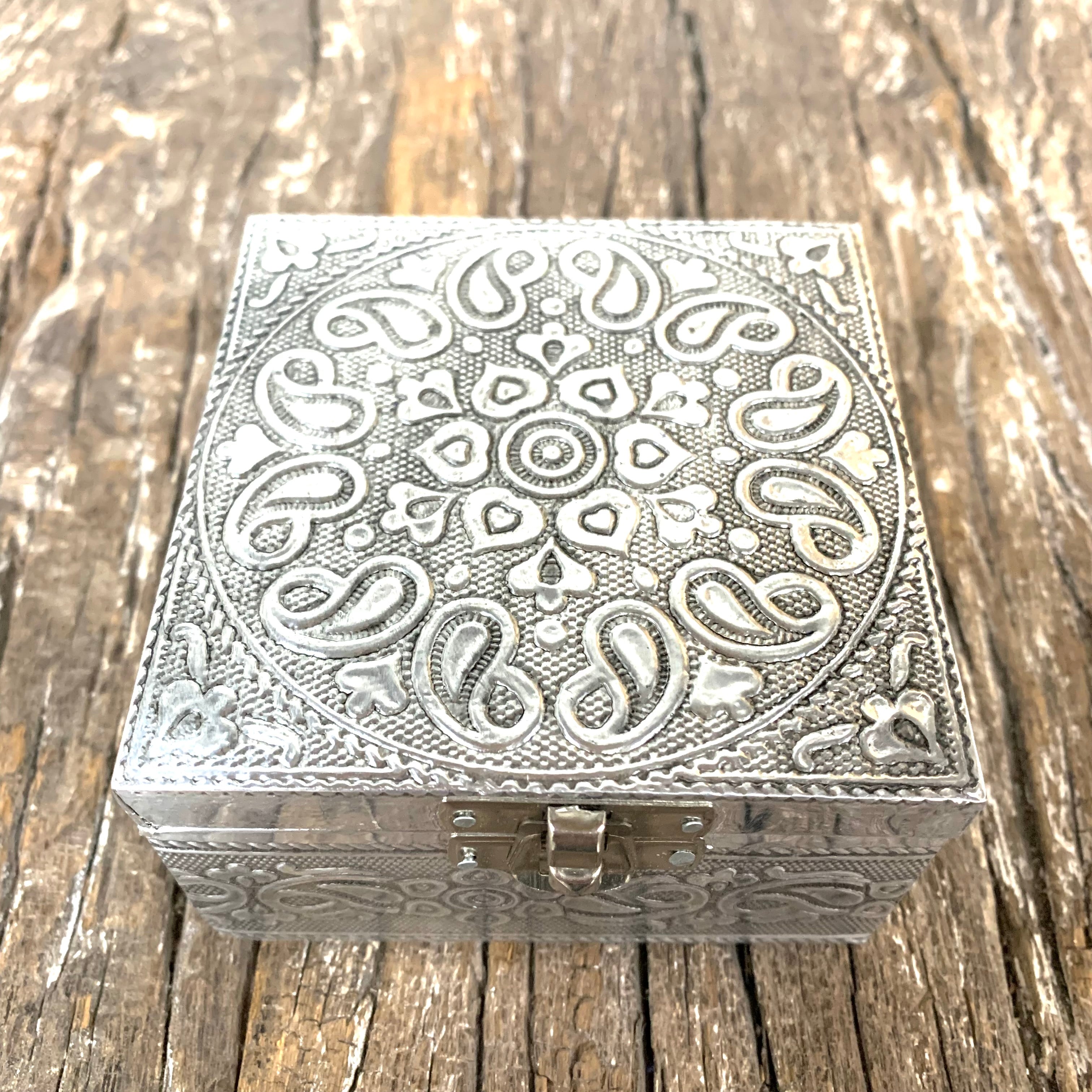 PRESSED METAL WOODEN BOX MANDALA 10x10CM – Mandala Traders Pty Ltd